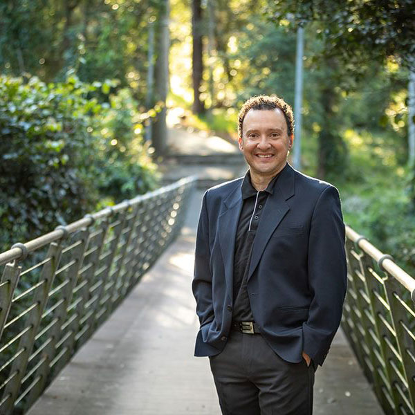 Dr Alexandre Mendes: Helping students to network in a clever way, with ...